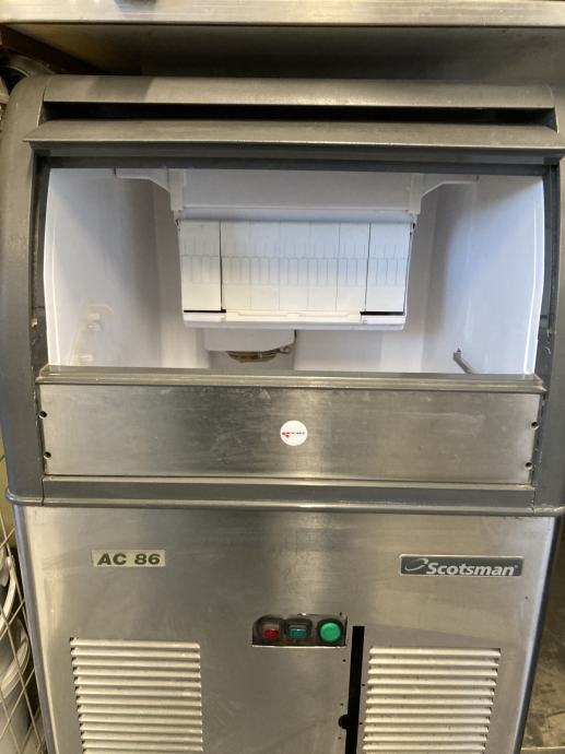 LEDOMAT PROFESIONALNI SCOTSMAN model. AC 86, 39kg/24h