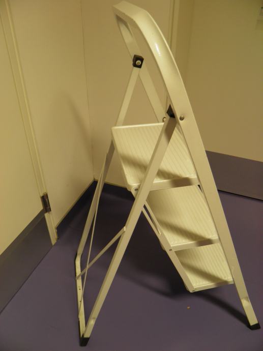 Lestev zložljiva preklopna