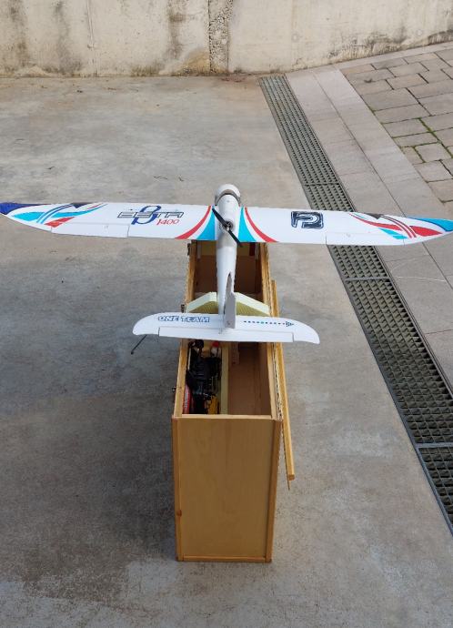 Beta 1400 RC letalo