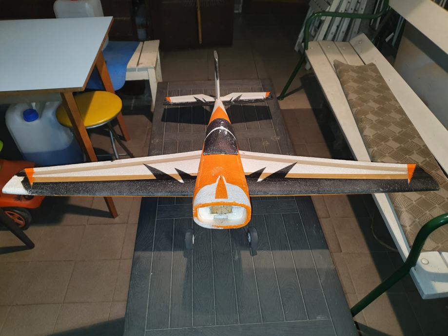 EPS rc letalo
