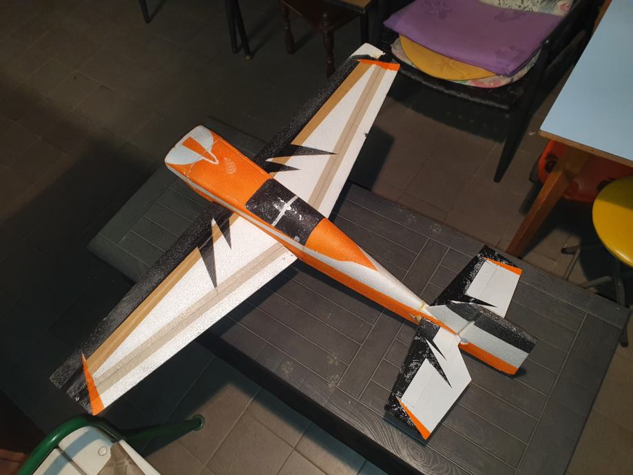 EPS rc letalo