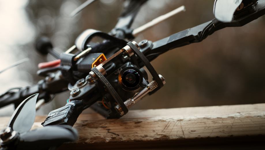 FPV racing / freestyle dron / drone / quadcopter