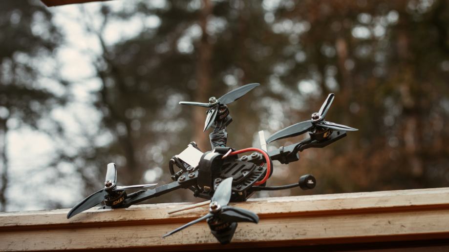 FPV racing / freestyle dron / drone / quadcopter