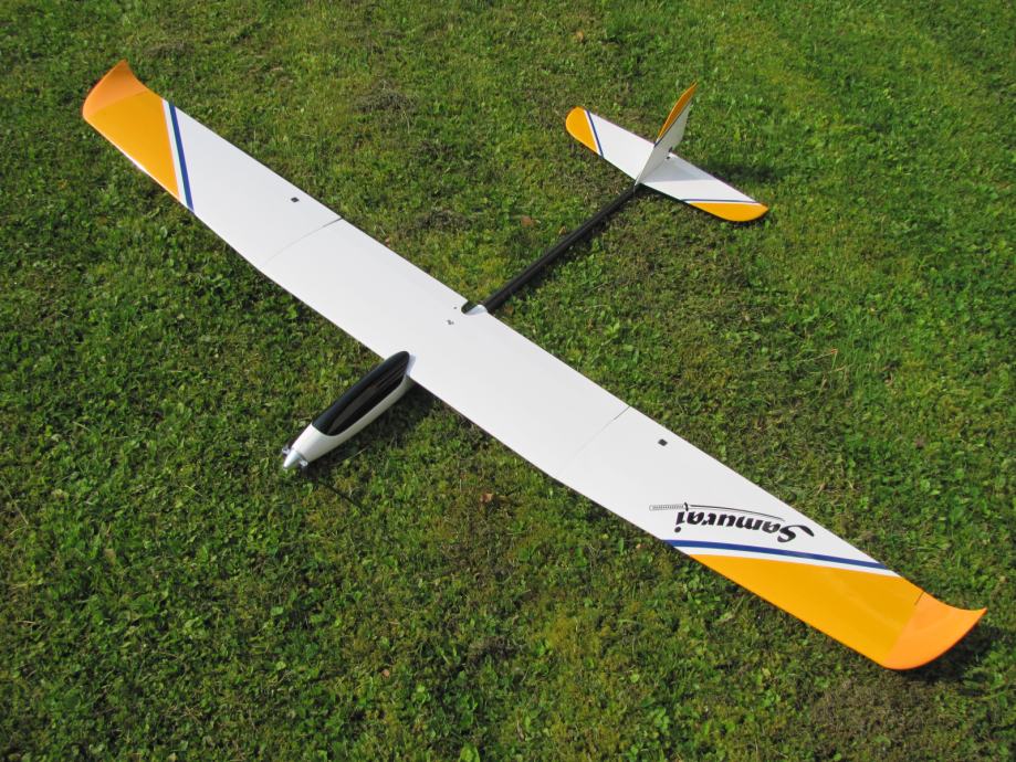MODELARSKI KOMPLET - JADRALNO LETALO