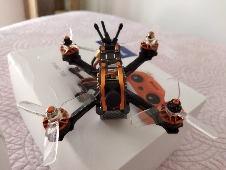 racing dron eachine tyro 79s