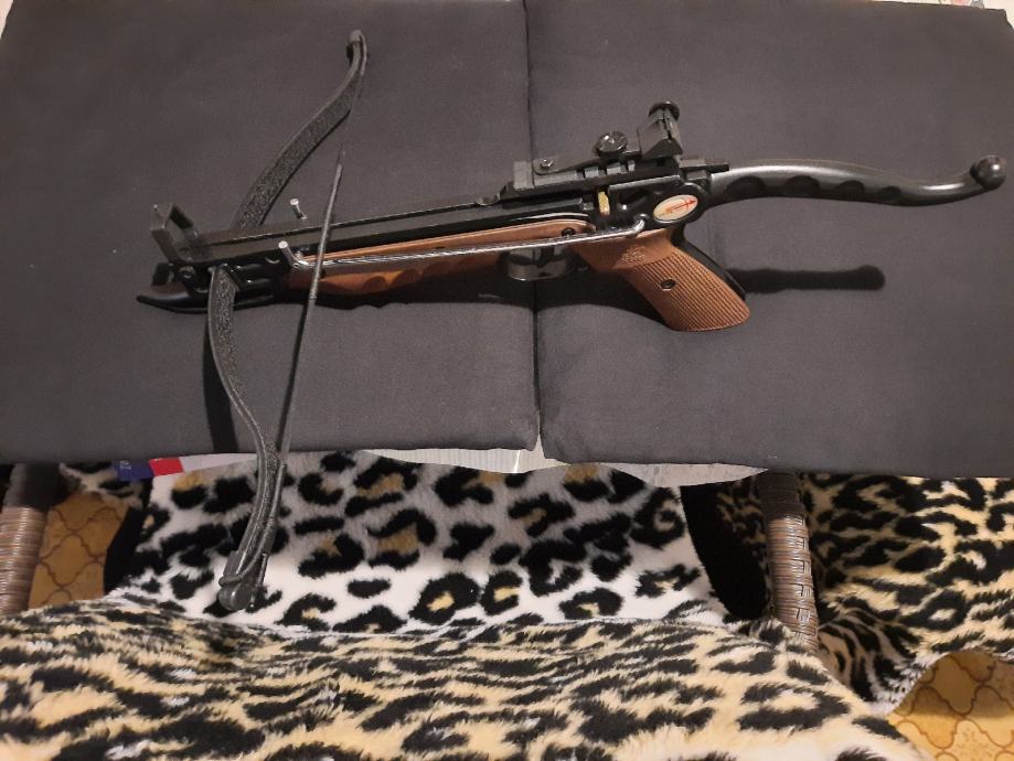 Ročni samostrel 80 lb