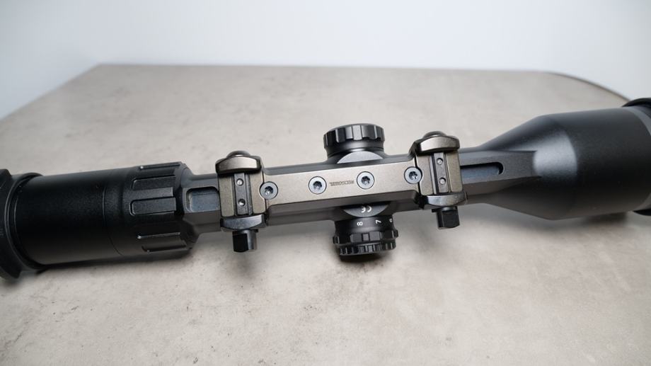 Minox All-Rounder 2-10x50 z Recknagel montažo - DEMO