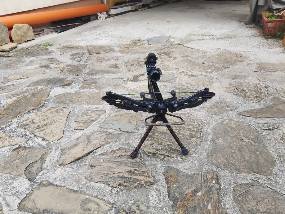 Samostrel Horizon Hornet 390 XT + termicnim monokular Hickmicro LC 06