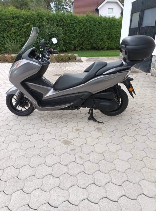 Honda Maxi skuter 300 cm3, 2016 l.