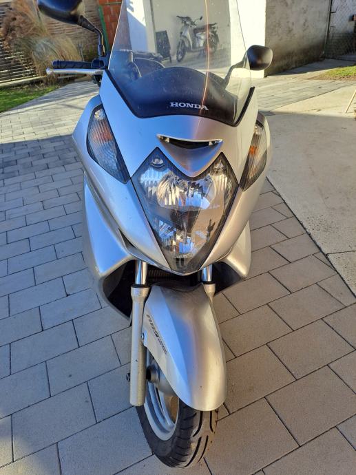 Honda Silver wing 600 cm3, 2005 l.