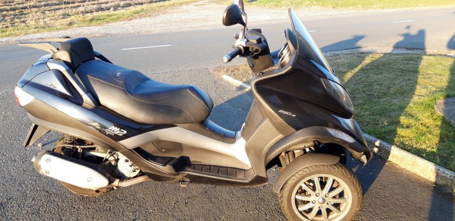 Skuter Piaggio MP3 250 v odličnem stanju, 2006 l.