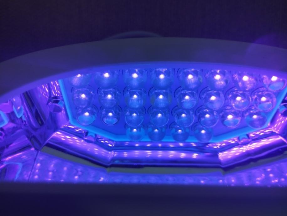 led lučka uv za nohte