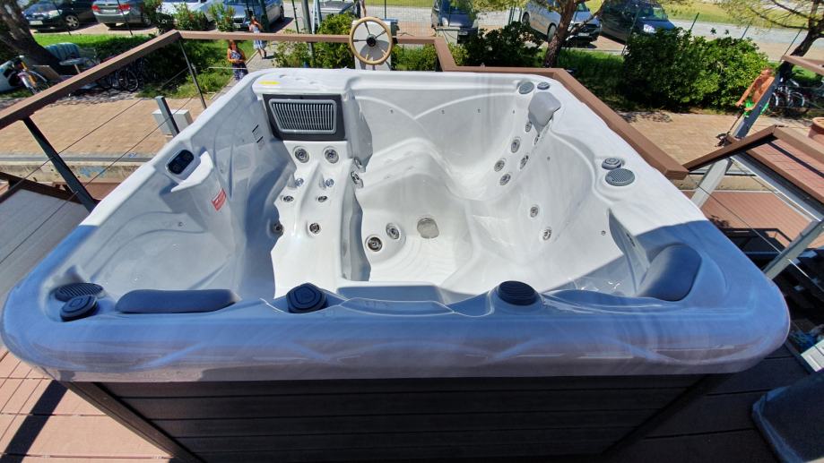 AKCIJA!!! Masažni bazen Wellis PLUTO - Jacuzzi