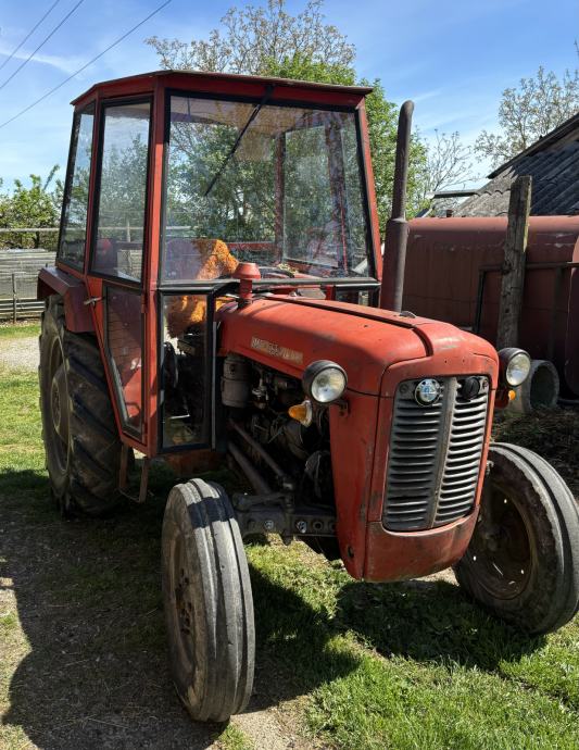 prodam traktor