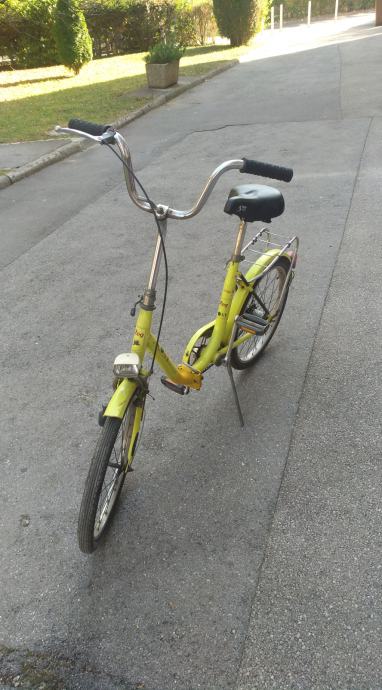 Legendarno kolo Poni, živo rumene barve