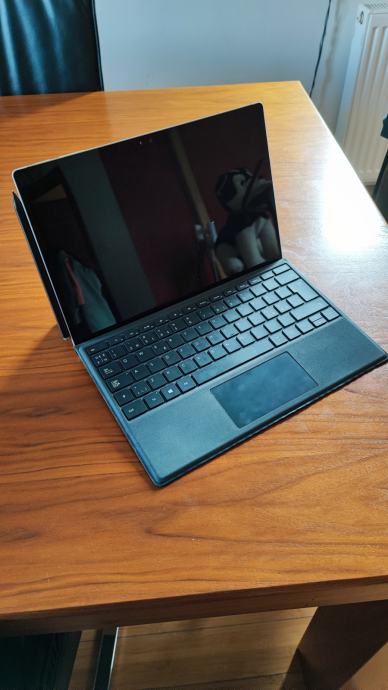 Microsoft Surface Pro 4 i7/8GB/256GB s tipkovnico in pisalom