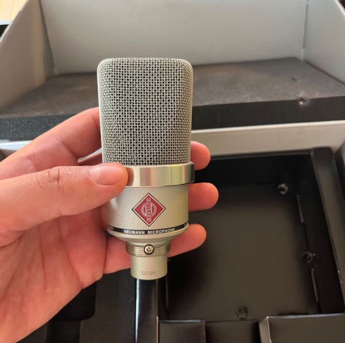 mikrofon Neumann TLM 102 + shock mount