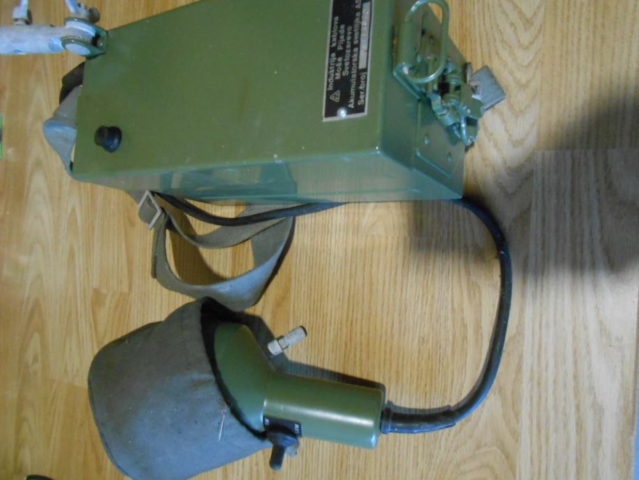 JNA induktorski telefon M57 in akum.svetilkaAS-2 cena v opisu