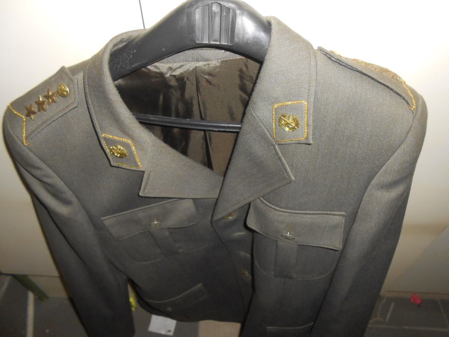 JNA JLA ČOJA nekaj kosov vojaške uniforme , SNB v opisu