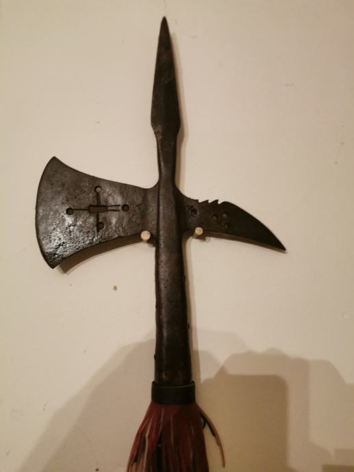 Originalna helebarda z žigom