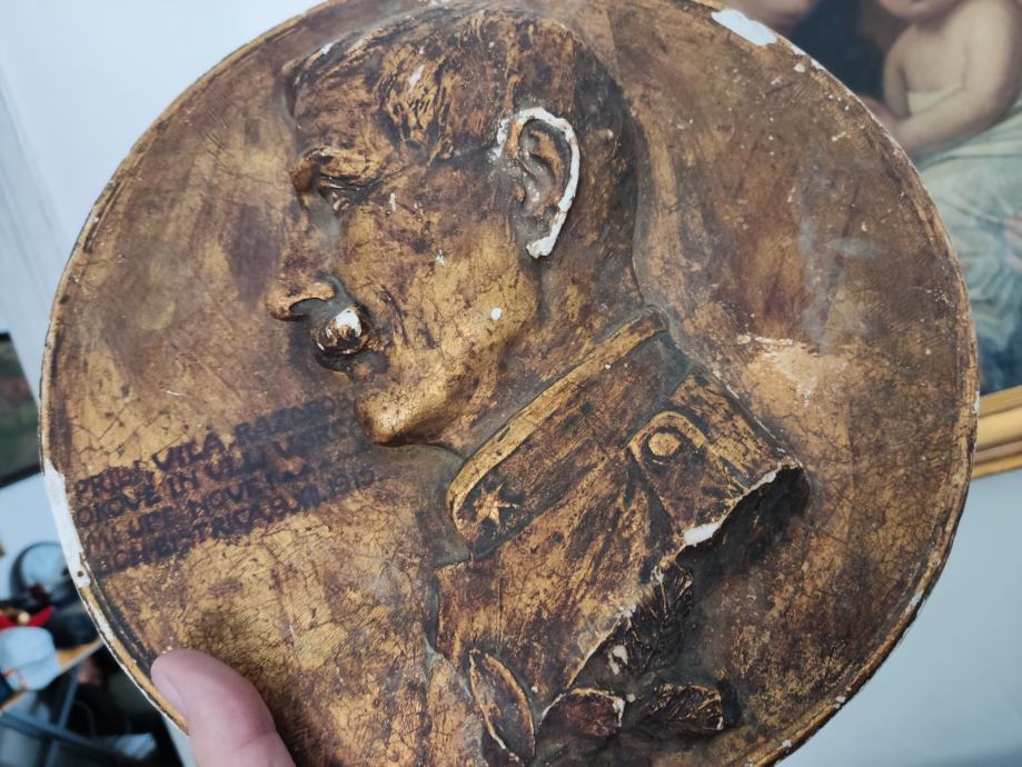 I. vojna. Plaketa, general Rudolf Maister, premera cca 31 cm, obešanka
