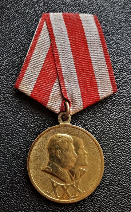 razne medalje