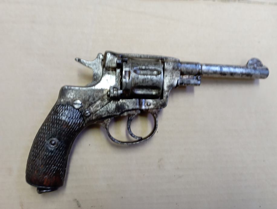 Revolver NAGANT M1985