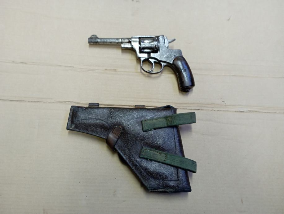 Revolver NAGANT M1985