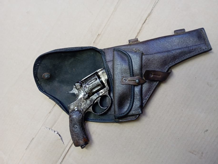 Revolver NAGANT M1985