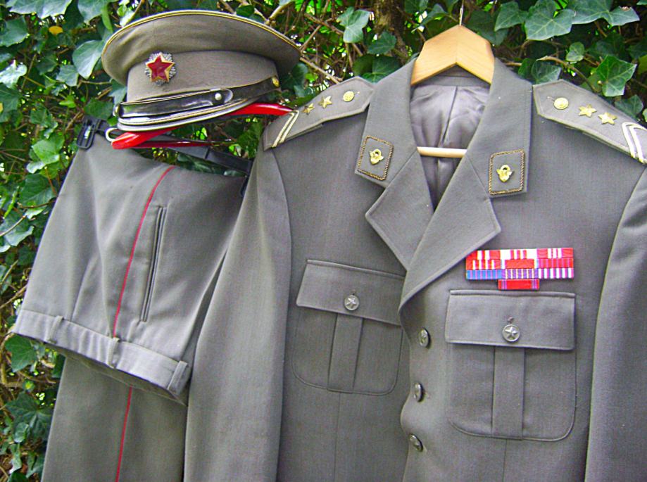 JNA oficirska uniforma