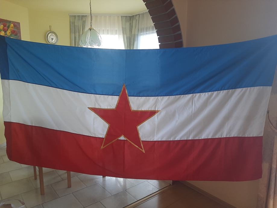 zastava SFRJ 2,4 X 1,2 m lepo ohranjena