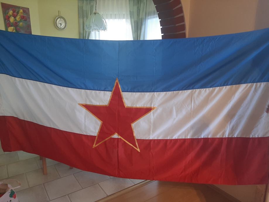 zastava SFRJ 2,4 X 1,2 m lepo ohranjena