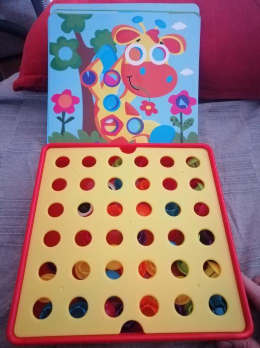 Mozaik iz gumbov, puzzle game