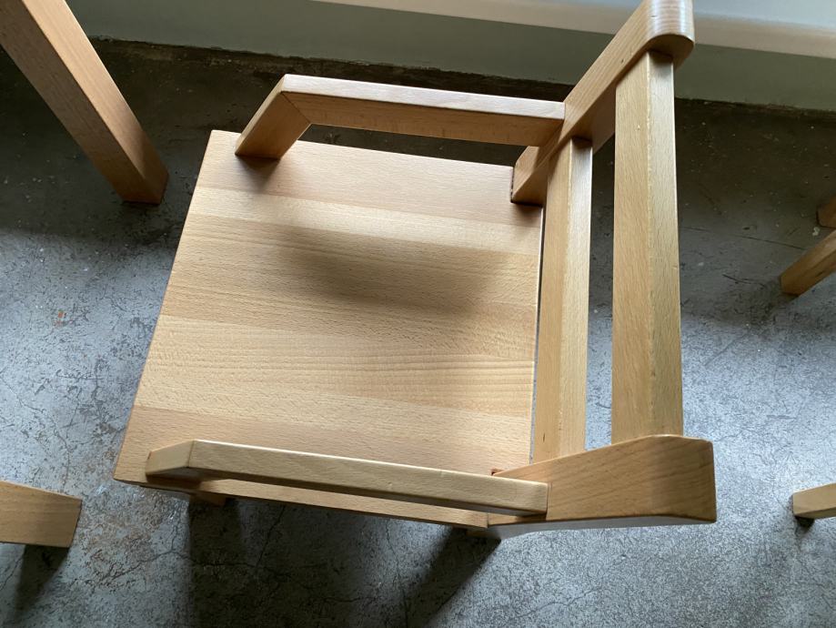 Otroški stolček in mizica (Montessori)