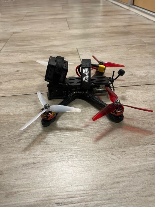 FPV dron 5”