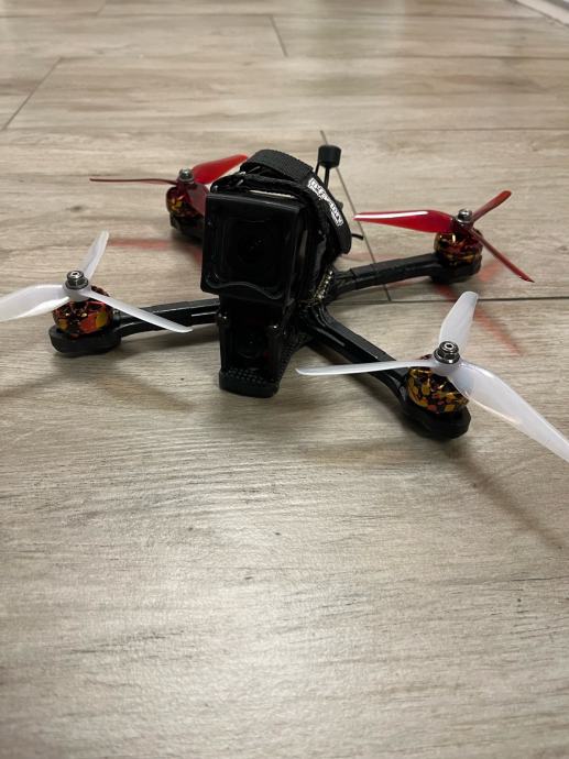 FPV dron 5”