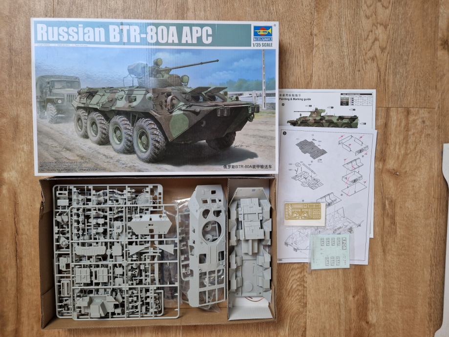 Maketa Trumpeter Russian BTR-80A APC