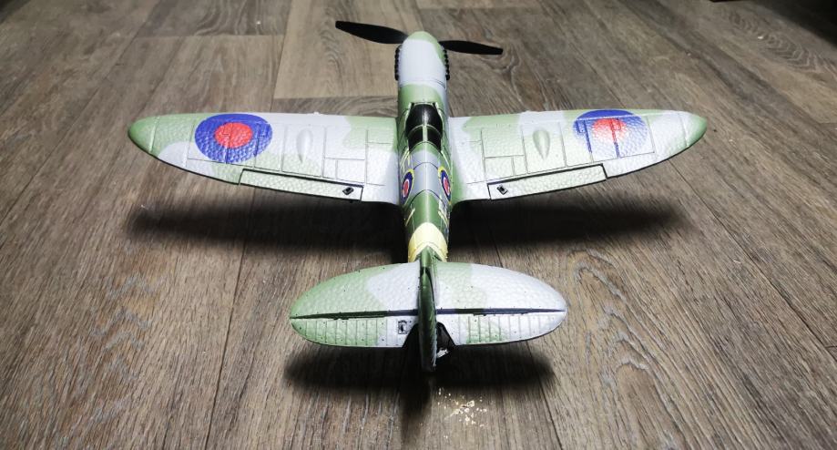 Eachine model radijsko vodenega letala SPITFIRE brezhibno