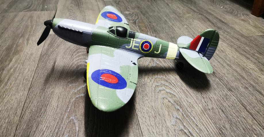 Eachine model radijsko vodenega letala SPITFIRE brezhibno