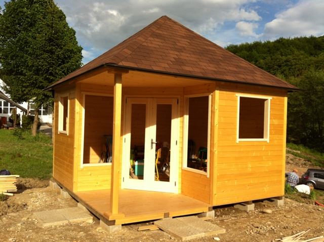 Glamping leseni objekti