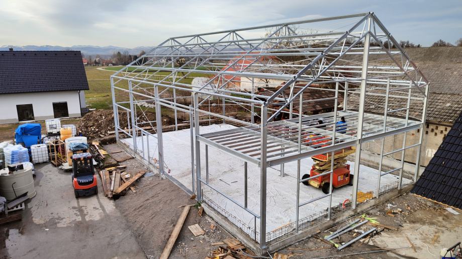 jeklena hala- konstrukcija 200 m2