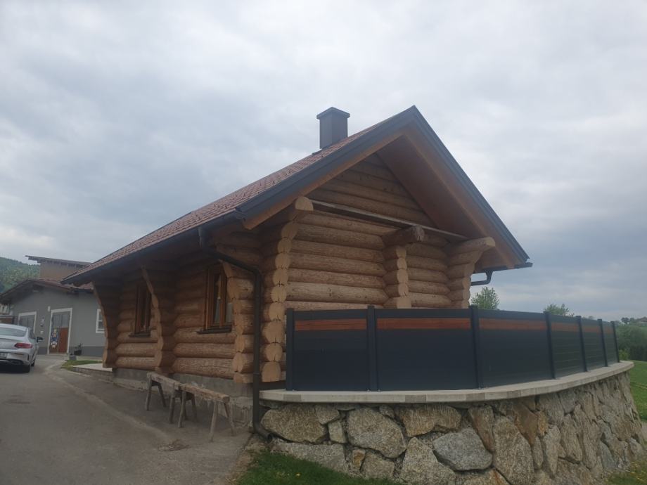 LESENE HIŠE IZ HLODOV BRUNARICA BIO LESENA HIŠA