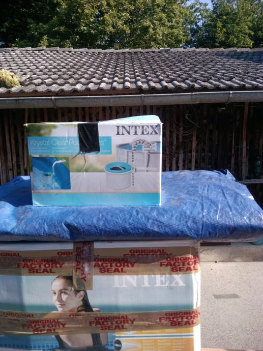 Intex bazen in oprema
