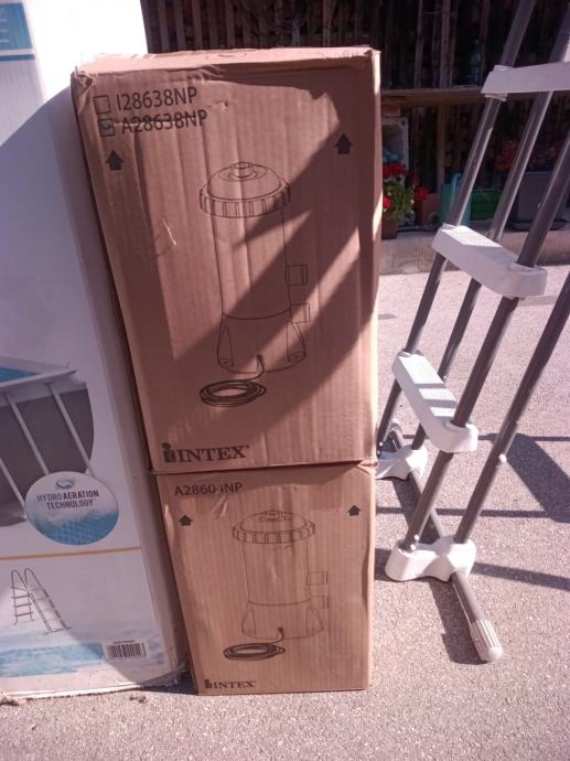 Intex bazen in oprema