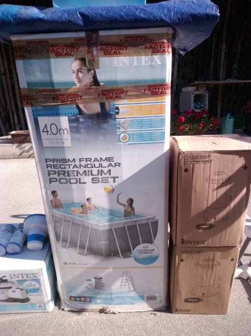 Intex bazen in oprema