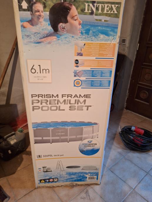 Prodam bazen INTEX fi 6,1mx1,32m