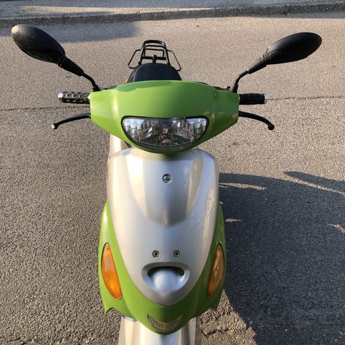 Yiying Motor Star 49 cm3, 2006 l.