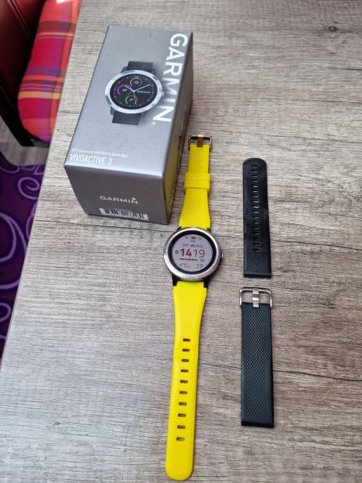pametna ura garmin vivaactiv 3
