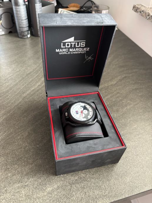 Ura, LOTUS MARC MARQUEZ