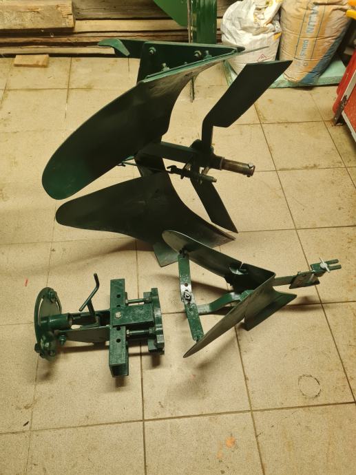 Obračalni plug LABIN PROGRES ali GOLDONI